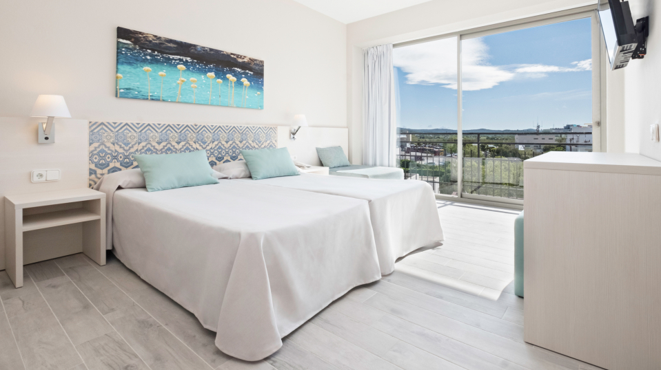 Budget hotel in San Antonio, Ibiza | azuLine Hotel Llevant